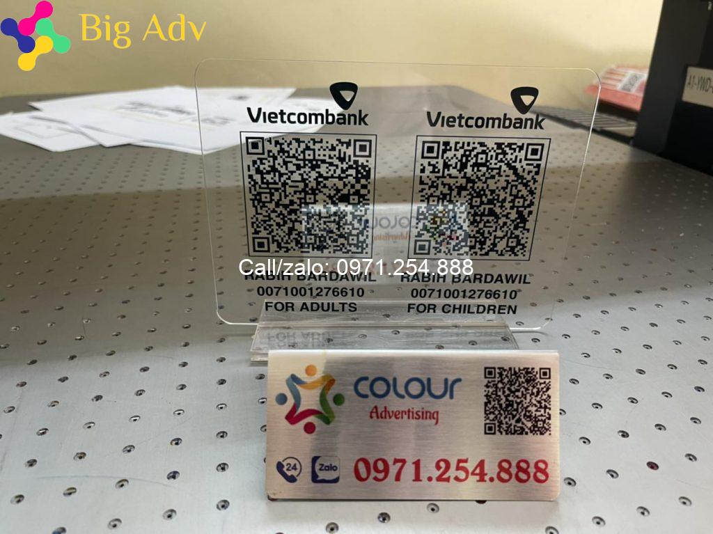 Bảng mica quét mã QR để bàn đẹp giá rẻ Mica, Inox lấy ngay